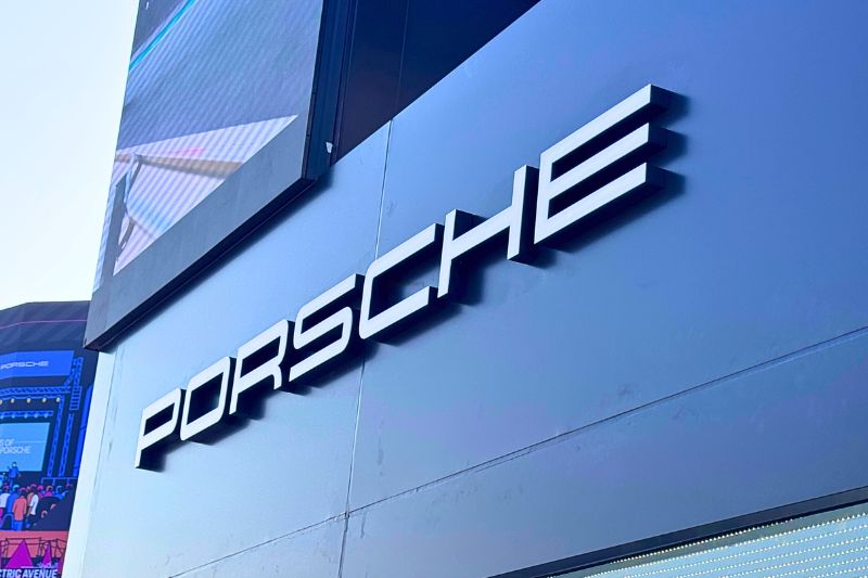 Icons of Porsche | Event containers